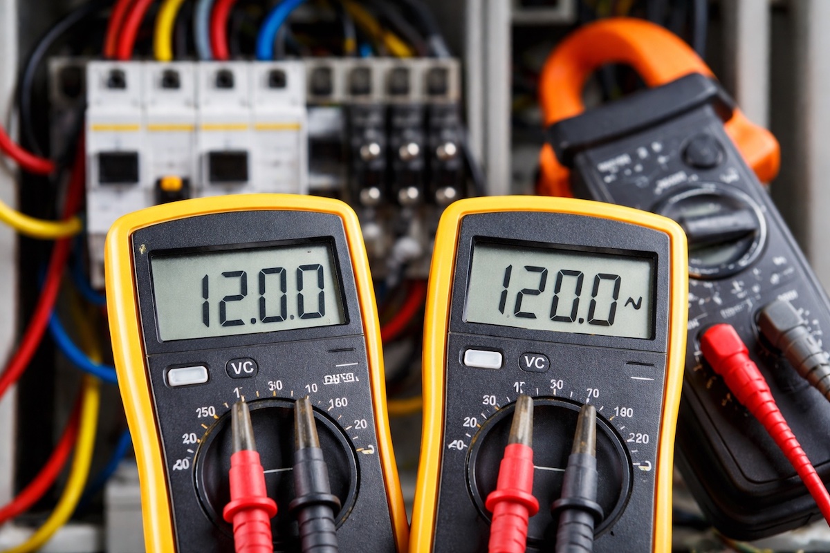 VDC vs VAC Voltage: Key Differences, Applications, and How to Measure Them